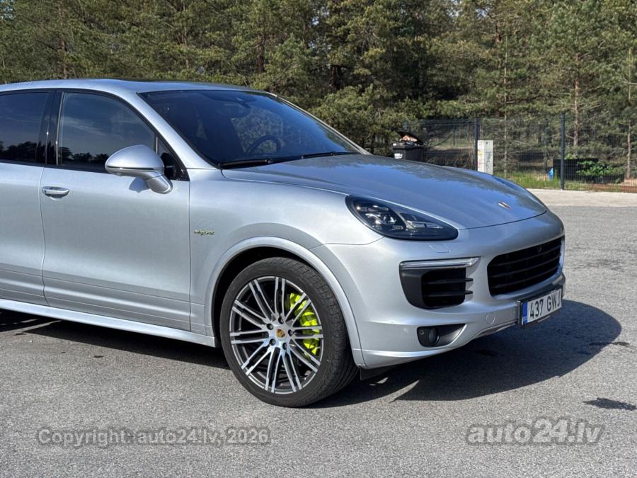 Pelēks Porsche Cayenne 2017 Tallina, ar dzinēja tilpumu 3.00 L un nobraukumu 124 tūkst. km par 39000 €, foto 16 vietnē AUTOMOTO.COM.LV