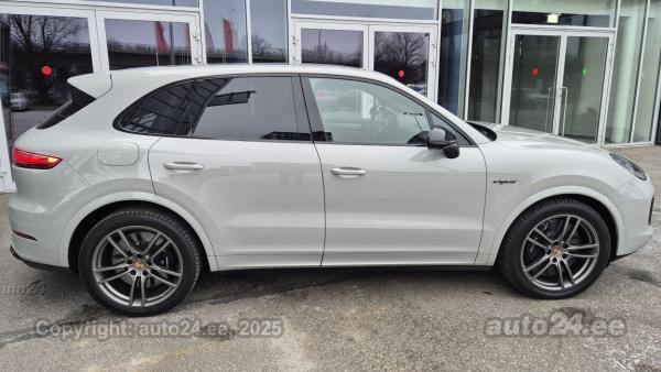 Pelēks Porsche Cayenne 2021 Tallina, ar dzinēja tilpumu 4.00 L un nobraukumu 37 tūkst. km par 119000 €, foto 3 vietnē AUTOMOTO.COM.LV