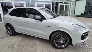 Pelēks Porsche Cayenne 2021 Tallina, ar dzinēja tilpumu 4.00 L un nobraukumu 37 tūkst. km par 119000 €, foto 2 vietnē AUTOMOTO.COM.LV