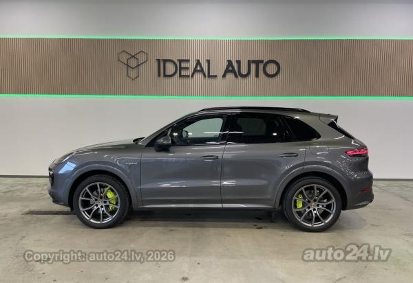 Grey Porsche Cayenne 2021 in Tallinn, with an engine capacity of 3.00 L and mileage of 81 thousand km for 66990 €, photo 2 on AUTOMOTO.COM.LV