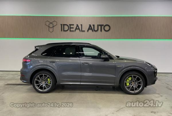 Grey Porsche Cayenne 2021 in Tallinn, with an engine capacity of 3.00 L and mileage of 81 thousand km for 66990 €, photo 3 on AUTOMOTO.COM.LV