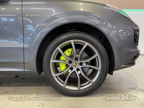 Grey Porsche Cayenne 2021 in Tallinn, with an engine capacity of 3.00 L and mileage of 81 thousand km for 66990 €, photo 5 on AUTOMOTO.COM.LV
