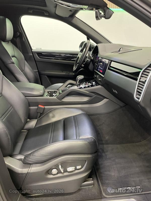 Grey Porsche Cayenne 2021 in Tallinn, with an engine capacity of 3.00 L and mileage of 81 thousand km for 66990 €, photo 9 on AUTOMOTO.COM.LV