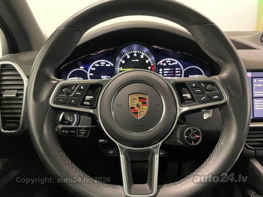 Pelēks Porsche Cayenne 2021 Tallina, ar dzinēja tilpumu 3.00 L un nobraukumu 81 tūkst. km par 66990 €, foto 16 vietnē AUTOMOTO.COM.LV