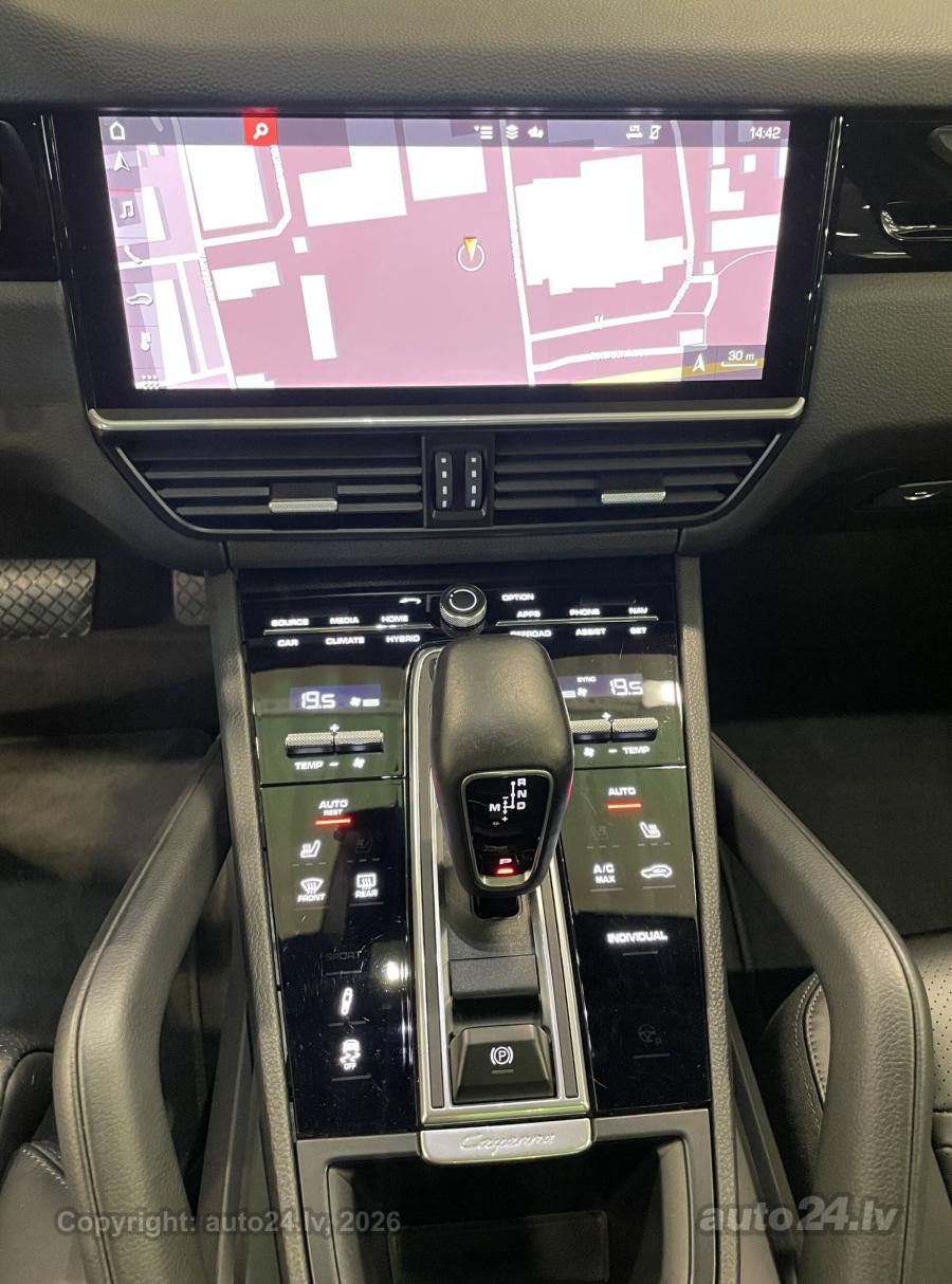 Pelēks Porsche Cayenne 2021 Tallina, ar dzinēja tilpumu 3.00 L un nobraukumu 81 tūkst. km par 66990 €, foto 18 vietnē AUTOMOTO.COM.LV