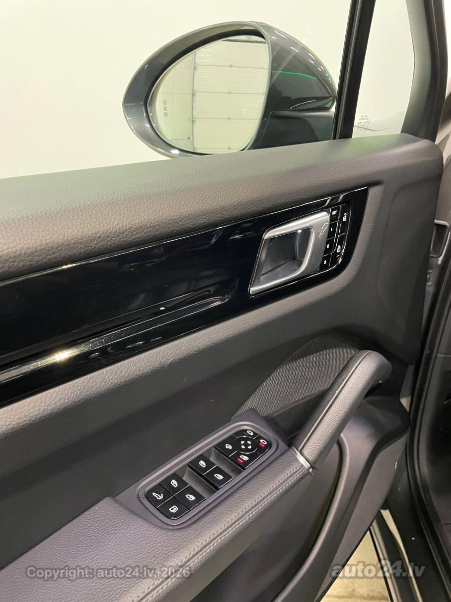 Pelēks Porsche Cayenne 2021 Tallina, ar dzinēja tilpumu 3.00 L un nobraukumu 81 tūkst. km par 66990 €, foto 20 vietnē AUTOMOTO.COM.LV