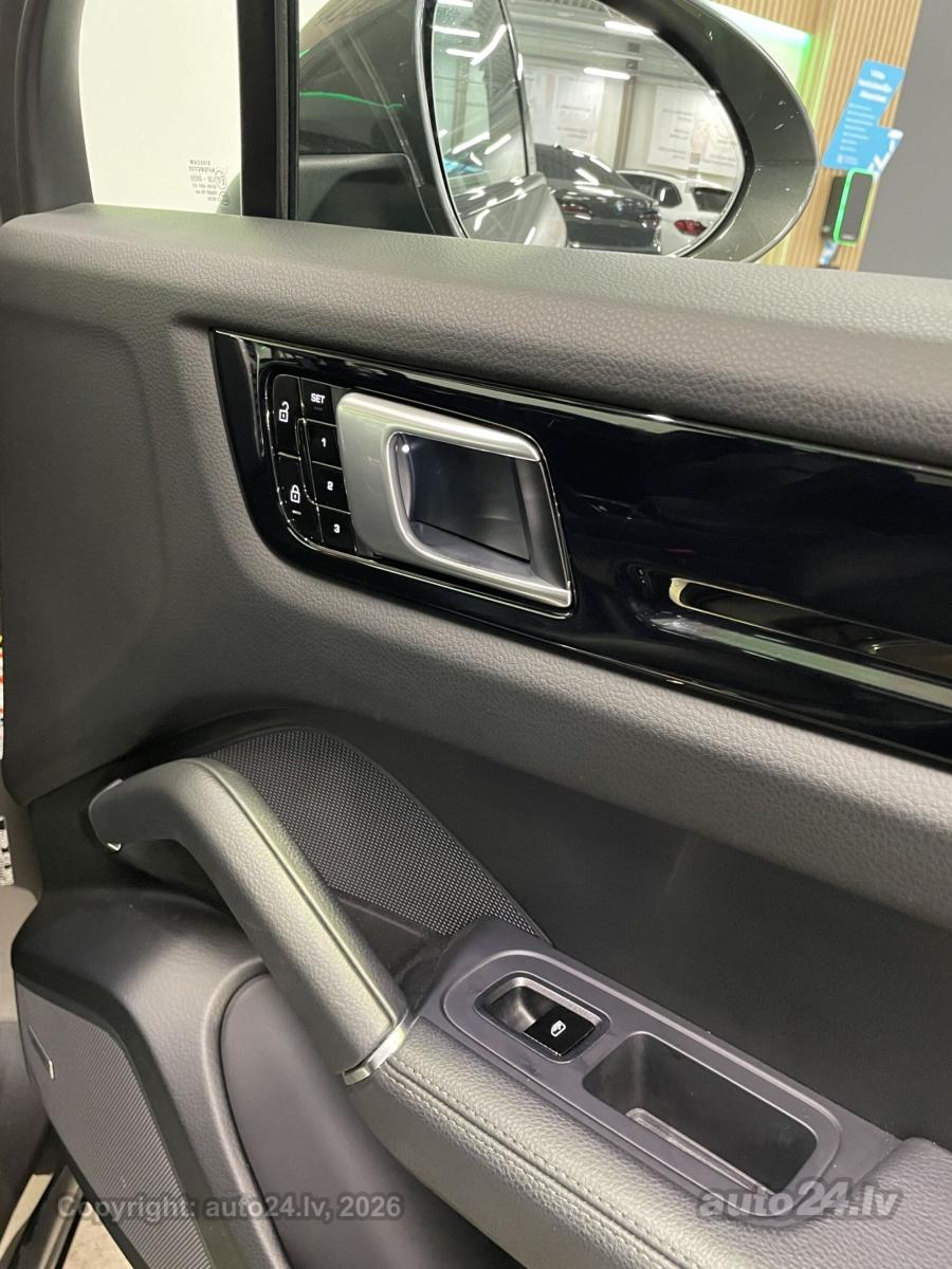 Pelēks Porsche Cayenne 2021 Tallina, ar dzinēja tilpumu 3.00 L un nobraukumu 81 tūkst. km par 66990 €, foto 21 vietnē AUTOMOTO.COM.LV