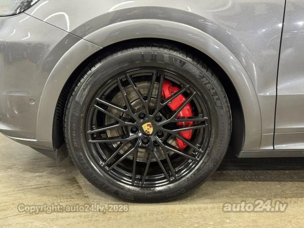 Porsche Cayenne 2023 in Tallinn on AUTOMOTO.COM.LV Grey Porsche Cayenne 2023 in Tallinn, with an engine capacity of 4.00 L and mileage of 58 thousand km for 94995 €, photo 6 on AUTOMOTO.COM.LV