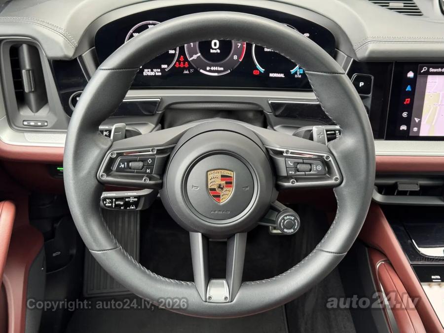 Grey Porsche Cayenne 2023 in Tallinn, with an engine capacity of 4.00 L and mileage of 58 thousand km for 94995 €, photo 14 on AUTOMOTO.COM.LV