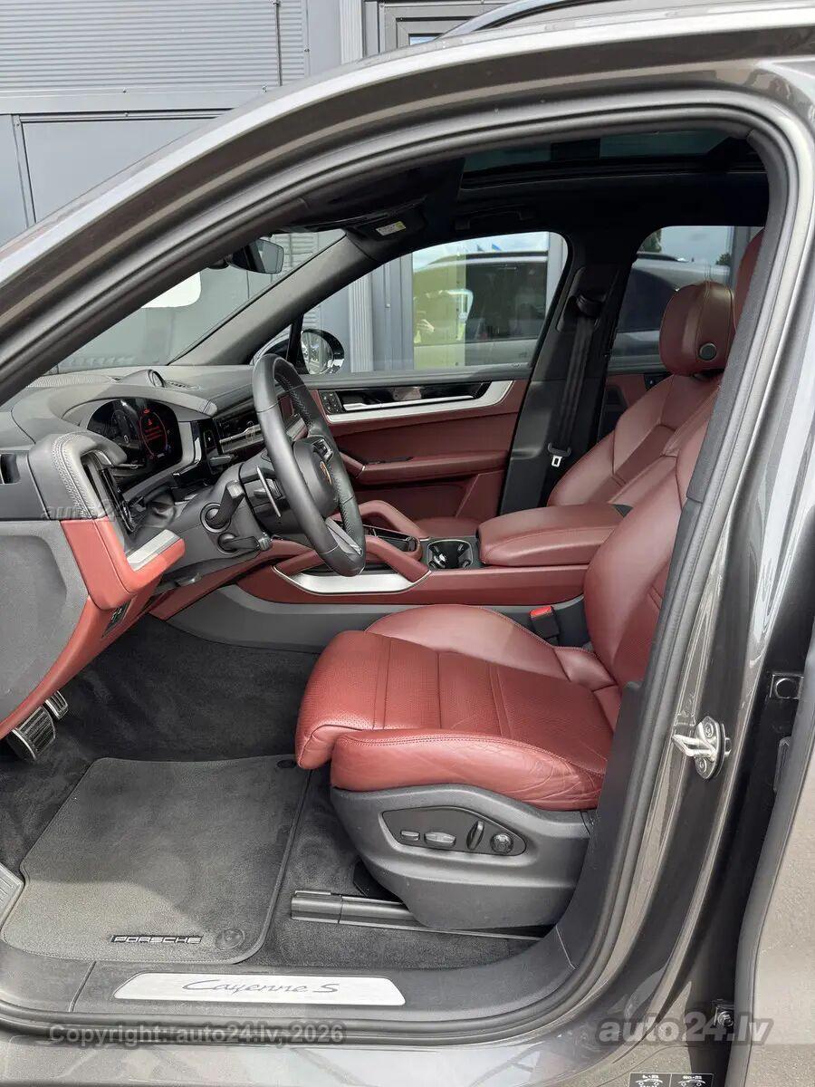 Grey Porsche Cayenne 2023 in Tallinn, with an engine capacity of 4.00 L and mileage of 58 thousand km for 94995 €, photo 20 on AUTOMOTO.COM.LV