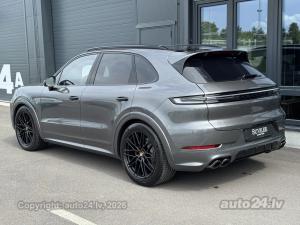 Grey Porsche Cayenne 2023 in Tallinn, with an engine capacity of 4.00 L and mileage of 58 thousand km for 94995 €, photo 28 on AUTOMOTO.COM.LV