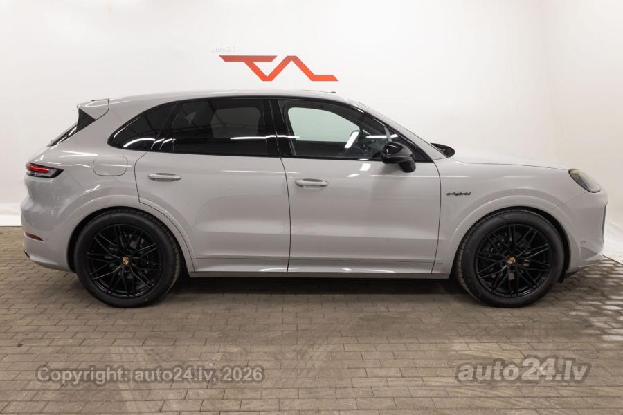 Grey Porsche Cayenne 2026 in Tartu, with an engine capacity of 3.00 L and mileage of 6 thousand km for 145003 €, photo 24 on AUTOMOTO.COM.LV