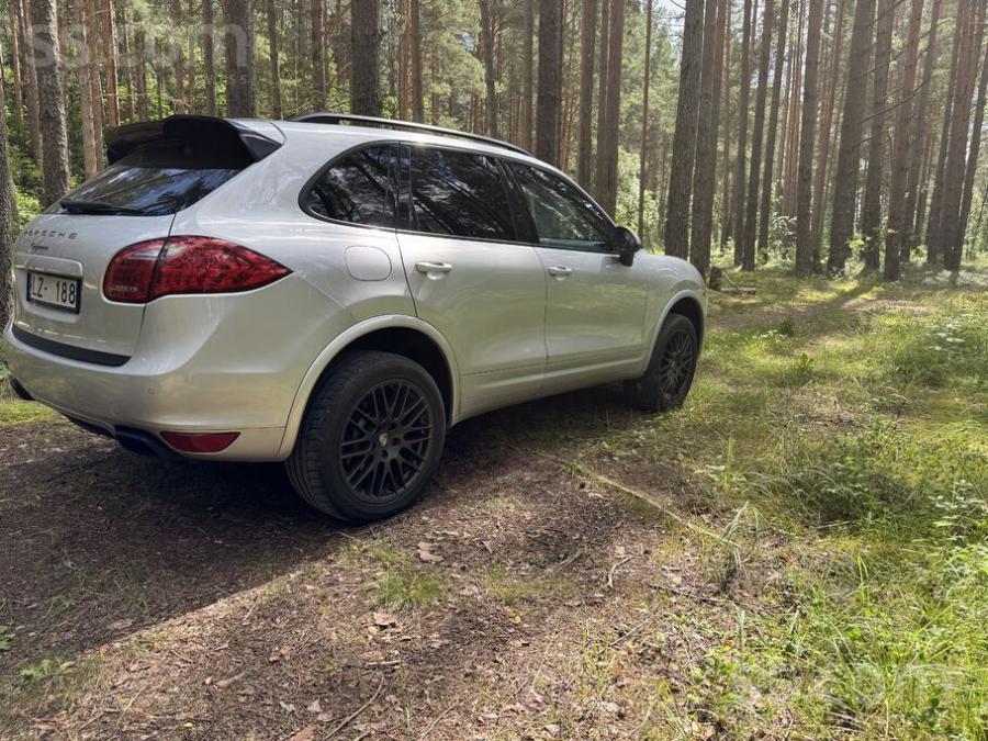 Porsche Cayenne 2013 in Jurmala, with an engine capacity of 3.00 L and mileage of 354 thousand km for 17500 €, photo 1 on AUTOMOTO.COM.LV