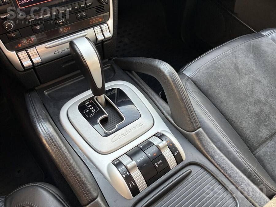 Red Porsche Cayenne 2008 in Riga, with an engine capacity of 4.80 L and mileage of 245 thousand km for 19900 €, photo 14 on AUTOMOTO.COM.LV