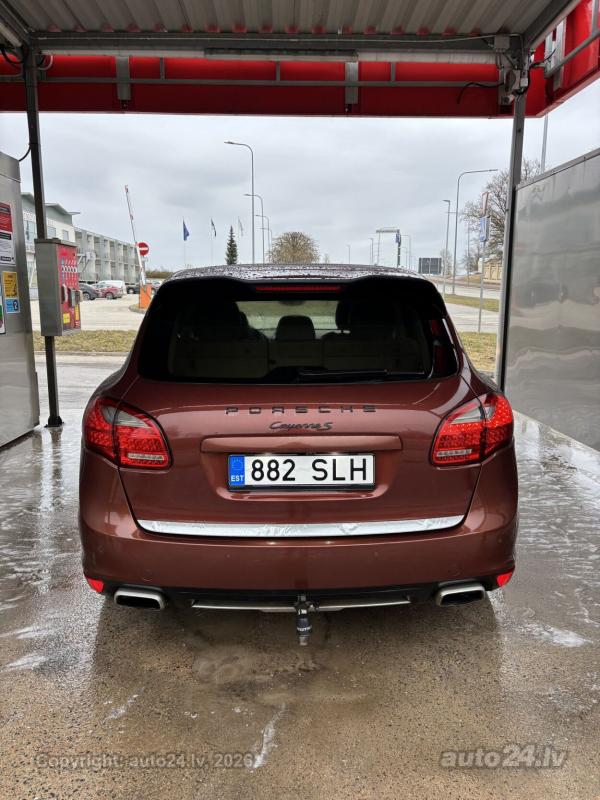 Red Porsche Cayenne 2010 in Tartu, with an engine capacity of 4.80 L and mileage of 240 thousand km for 15900 €, photo 3 on AUTOMOTO.COM.LV