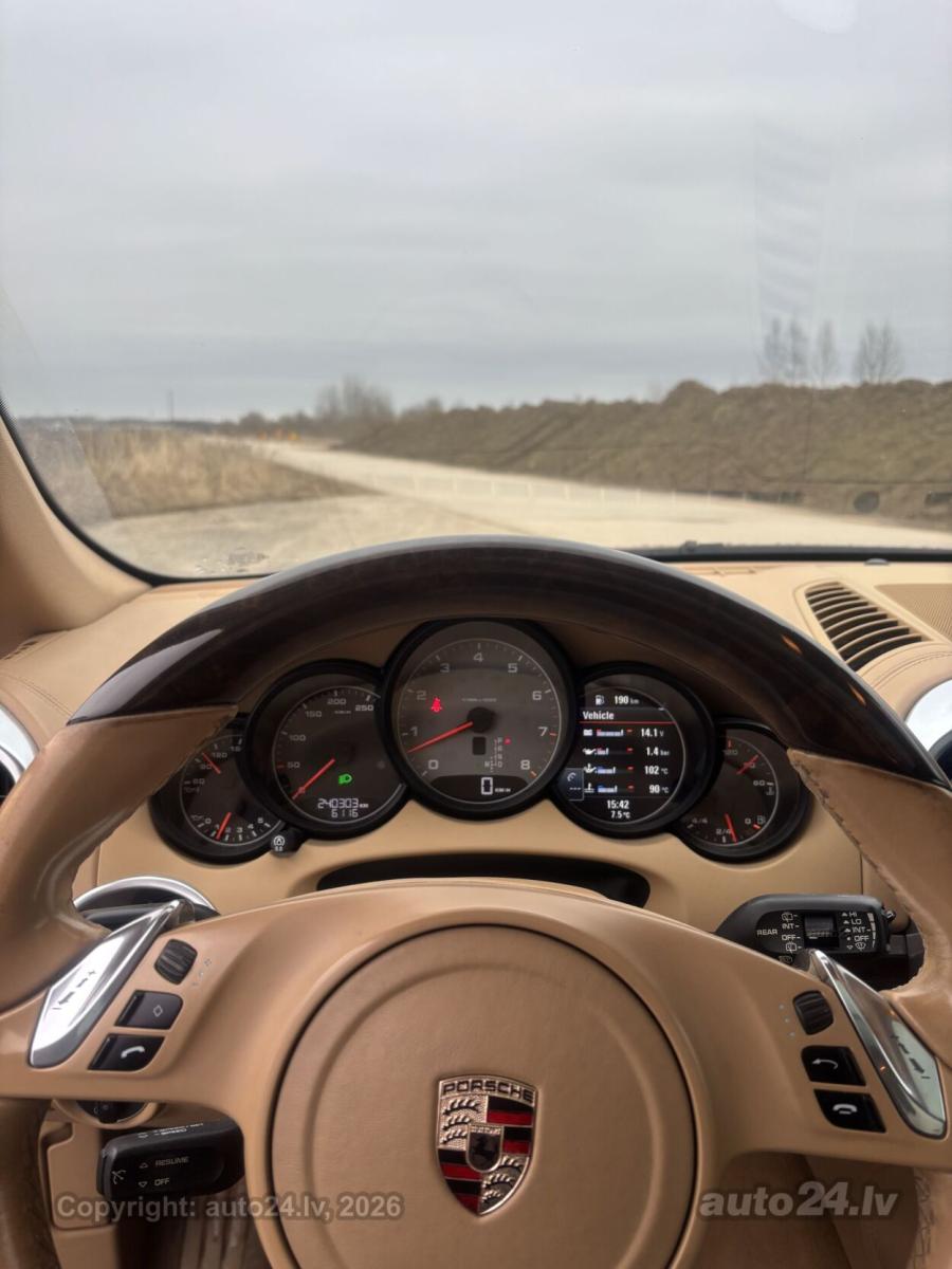 Sarkans Porsche Cayenne 2010 Tartu, ar dzinēja tilpumu 4.80 L un nobraukumu 240 tūkst. km par 15900 €, foto 8 vietnē AUTOMOTO.COM.LV