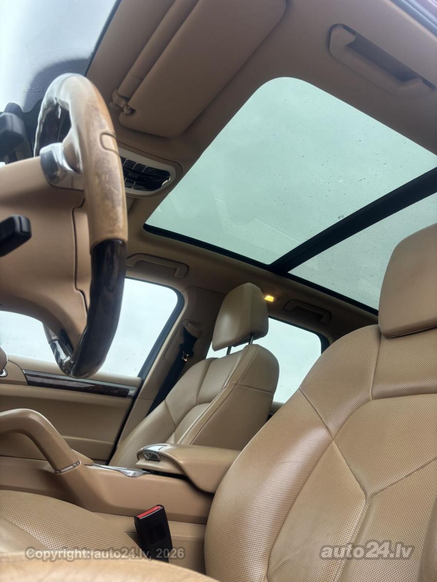 Sarkans Porsche Cayenne 2010 Tartu, ar dzinēja tilpumu 4.80 L un nobraukumu 240 tūkst. km par 15900 €, foto 9 vietnē AUTOMOTO.COM.LV