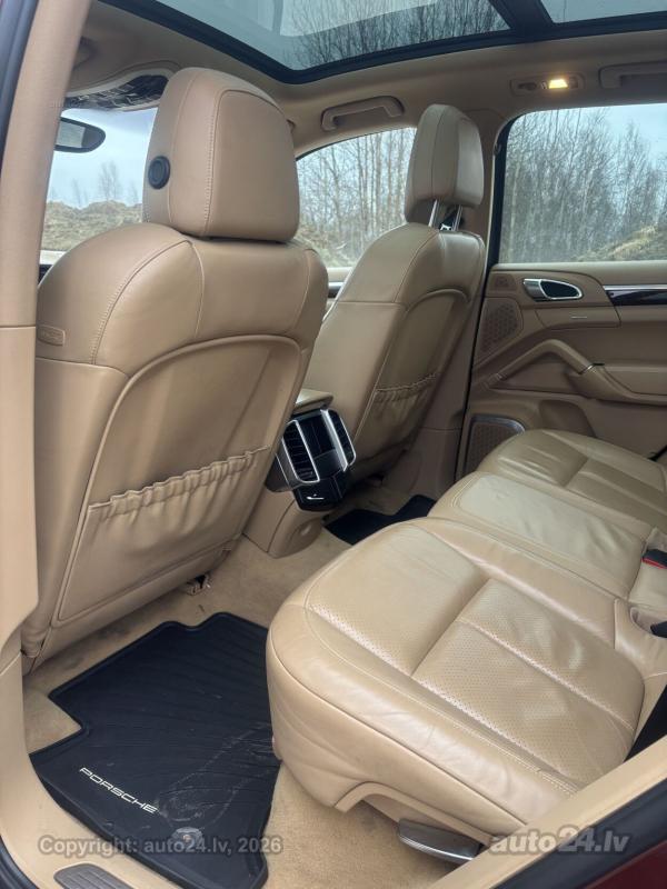 Sarkans Porsche Cayenne 2010 Tartu, ar dzinēja tilpumu 4.80 L un nobraukumu 240 tūkst. km par 15900 €, foto 11 vietnē AUTOMOTO.COM.LV