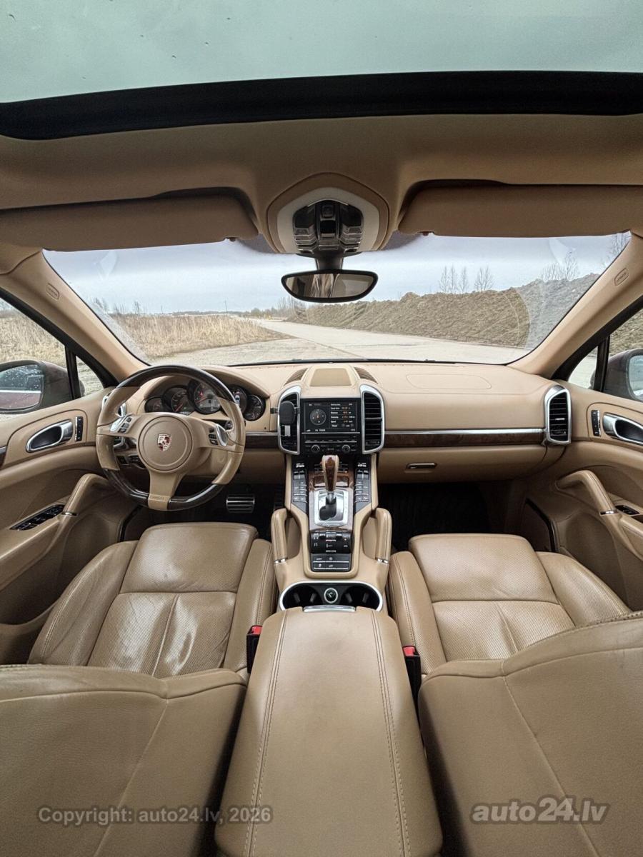 Sarkans Porsche Cayenne 2010 Tartu, ar dzinēja tilpumu 4.80 L un nobraukumu 240 tūkst. km par 15900 €, foto 13 vietnē AUTOMOTO.COM.LV