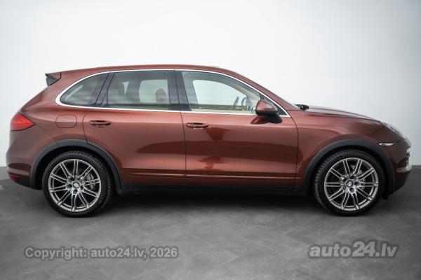 Sarkans Porsche Cayenne 2010 Tallina, ar dzinēja tilpumu 4.80 L un nobraukumu 241 tūkst. km par 16999 €, foto 5 vietnē AUTOMOTO.COM.LV