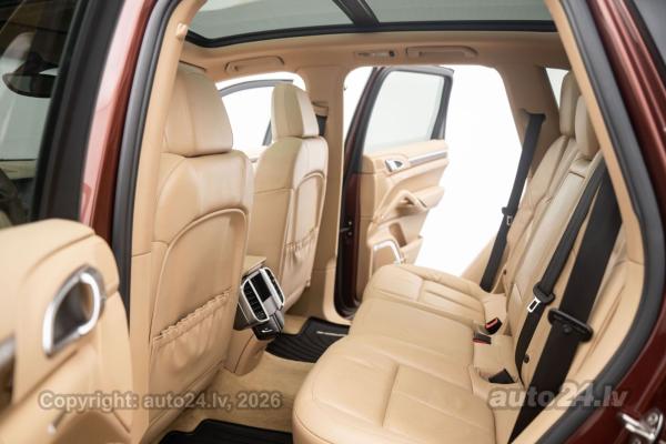 Sarkans Porsche Cayenne 2010 Tallina, ar dzinēja tilpumu 4.80 L un nobraukumu 241 tūkst. km par 16999 €, foto 11 vietnē AUTOMOTO.COM.LV