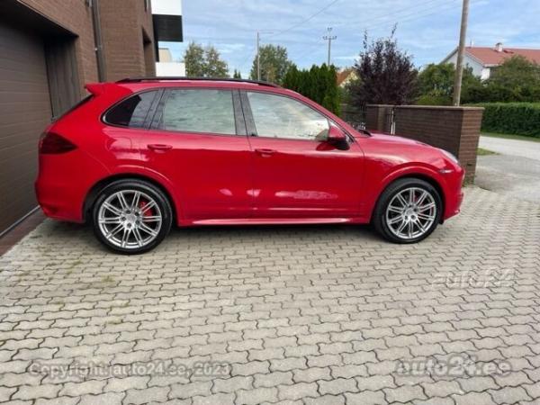 Sarkans Porsche Cayenne 2013 Tallina, ar dzinēja tilpumu 4.10 L un nobraukumu 186 tūkst. km par 26900 €, foto 3 vietnē AUTOMOTO.COM.LV