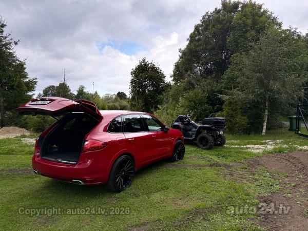 Sarkans Porsche Cayenne 2013 Tallina, ar dzinēja tilpumu 3.00 L un nobraukumu 290 tūkst. km par 19999 €, foto 3 vietnē AUTOMOTO.COM.LV