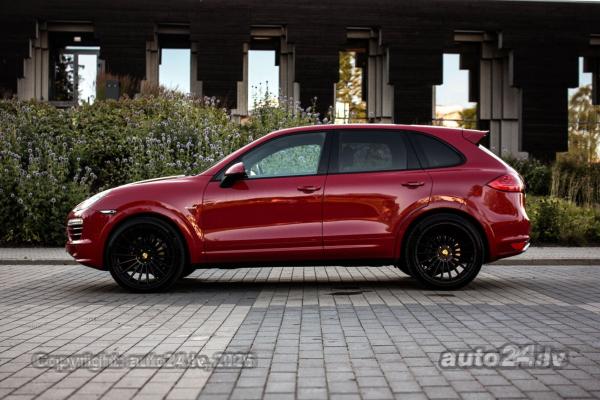 Sarkans Porsche Cayenne 2013 Tallina, ar dzinēja tilpumu 3.00 L un nobraukumu 290 tūkst. km par 19999 €, foto 4 vietnē AUTOMOTO.COM.LV