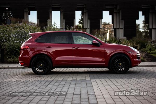 Sarkans Porsche Cayenne 2013 Tallina, ar dzinēja tilpumu 3.00 L un nobraukumu 290 tūkst. km par 19999 €, foto 5 vietnē AUTOMOTO.COM.LV