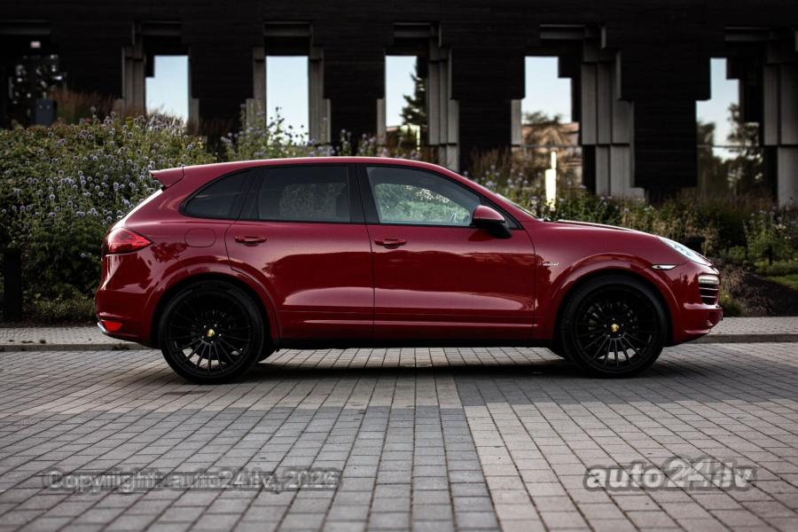 Sarkans Porsche Cayenne 2013 Tallina, ar dzinēja tilpumu 3.00 L un nobraukumu 290 tūkst. km par 19999 €, foto 5 vietnē AUTOMOTO.COM.LV