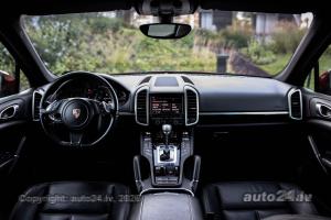 Sarkans Porsche Cayenne 2013 Tallina, ar dzinēja tilpumu 3.00 L un nobraukumu 290 tūkst. km par 19999 €, foto 7 vietnē AUTOMOTO.COM.LV