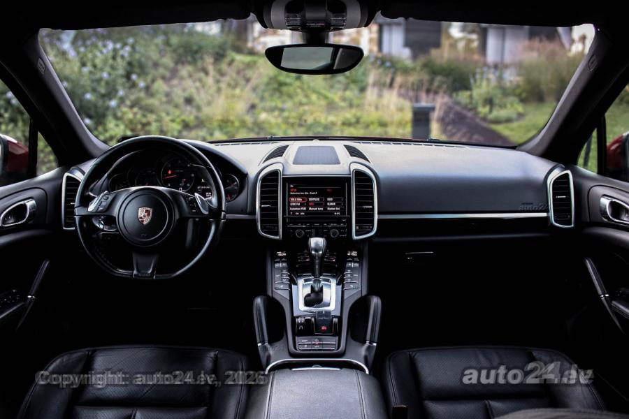 Sarkans Porsche Cayenne 2013 Tallina, ar dzinēja tilpumu 3.00 L un nobraukumu 290 tūkst. km par 19999 €, foto 7 vietnē AUTOMOTO.COM.LV