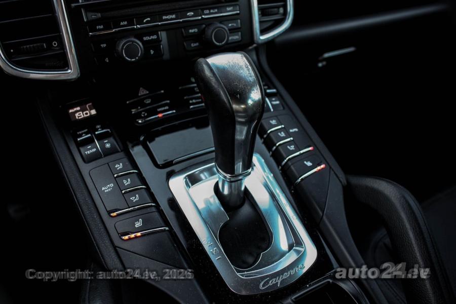Sarkans Porsche Cayenne 2013 Tallina, ar dzinēja tilpumu 3.00 L un nobraukumu 290 tūkst. km par 19999 €, foto 15 vietnē AUTOMOTO.COM.LV