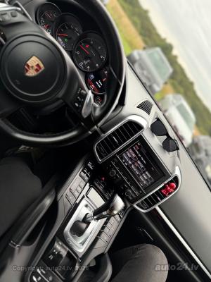 Sarkans Porsche Cayenne 2013 Tallina, ar dzinēja tilpumu 3.00 L un nobraukumu 290 tūkst. km par 19999 €, foto 16 vietnē AUTOMOTO.COM.LV