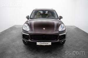 Sarkans Porsche Cayenne 2015 Tallina, ar dzinēja tilpumu 3.00 L un nobraukumu 194 tūkst. km par 25999 €, foto 2 vietnē AUTOMOTO.COM.LV