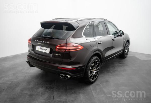 Sarkans Porsche Cayenne 2015 Tallina, ar dzinēja tilpumu 3.00 L un nobraukumu 194 tūkst. km par 26999 €, foto 4 vietnē AUTOMOTO.COM.LV