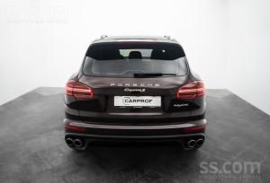Sarkans Porsche Cayenne 2015 Tallina, ar dzinēja tilpumu 3.00 L un nobraukumu 194 tūkst. km par 25999 €, foto 5 vietnē AUTOMOTO.COM.LV