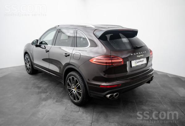 Sarkans Porsche Cayenne 2015 Tallina, ar dzinēja tilpumu 3.00 L un nobraukumu 194 tūkst. km par 26999 €, foto 6 vietnē AUTOMOTO.COM.LV