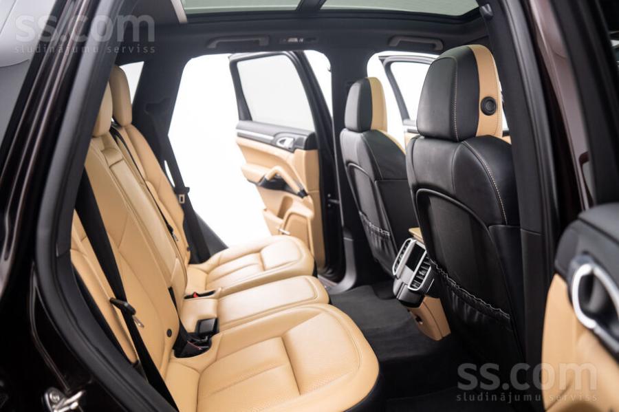 Sarkans Porsche Cayenne 2015 Tallina, ar dzinēja tilpumu 3.00 L un nobraukumu 194 tūkst. km par 25999 €, foto 9 vietnē AUTOMOTO.COM.LV