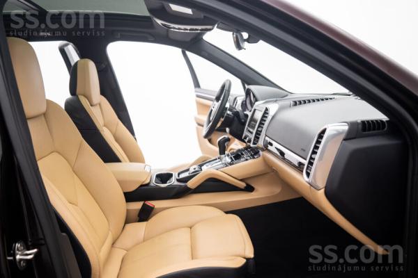 Sarkans Porsche Cayenne 2015 Tallina, ar dzinēja tilpumu 3.00 L un nobraukumu 194 tūkst. km par 26999 €, foto 10 vietnē AUTOMOTO.COM.LV