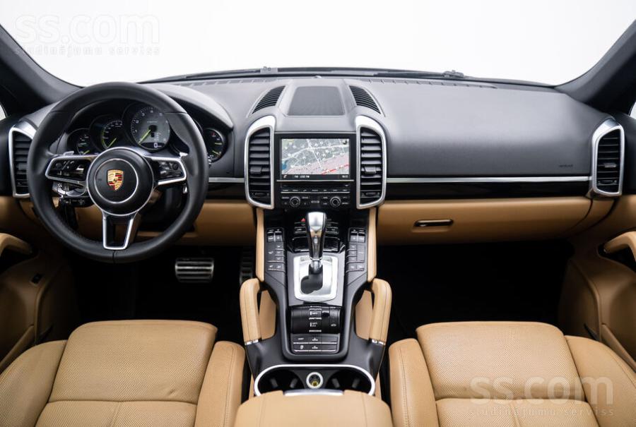 Sarkans Porsche Cayenne 2015 Tallina, ar dzinēja tilpumu 3.00 L un nobraukumu 194 tūkst. km par 25999 €, foto 12 vietnē AUTOMOTO.COM.LV