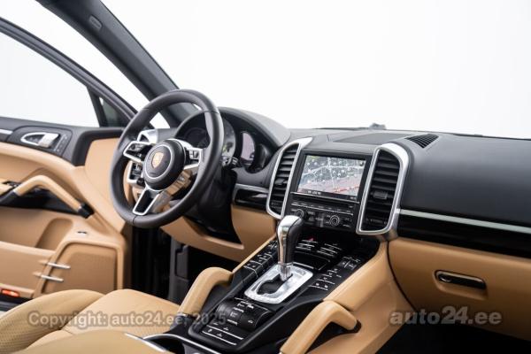 Sarkans Porsche Cayenne 2015 Tallina, ar dzinēja tilpumu 3.00 L un nobraukumu 194 tūkst. km par 26999 €, foto 11 vietnē AUTOMOTO.COM.LV