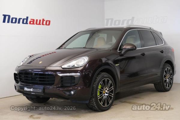 Red Porsche Cayenne 2015 in Tallinn, with an engine capacity of 3.00 L and mileage of 195 thousand km for 26900 €, photo 1 on AUTOMOTO.COM.LV