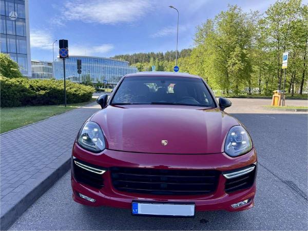 Sarkans Porsche Cayenne 2016 Viļņa, ar dzinēja tilpumu 3.60 L un nobraukumu 169 tūkst. km par 22500 €, foto 11 vietnē AUTOMOTO.COM.LV