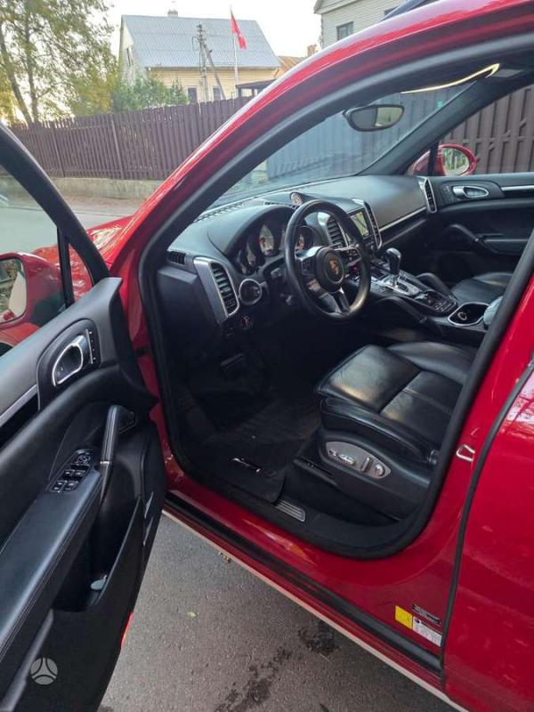 Red Porsche Cayenne 2016 in Kaunas, with an engine capacity of 2.97 L and mileage of 212 thousand km for 22500 €, photo 11 on AUTOMOTO.COM.LV
