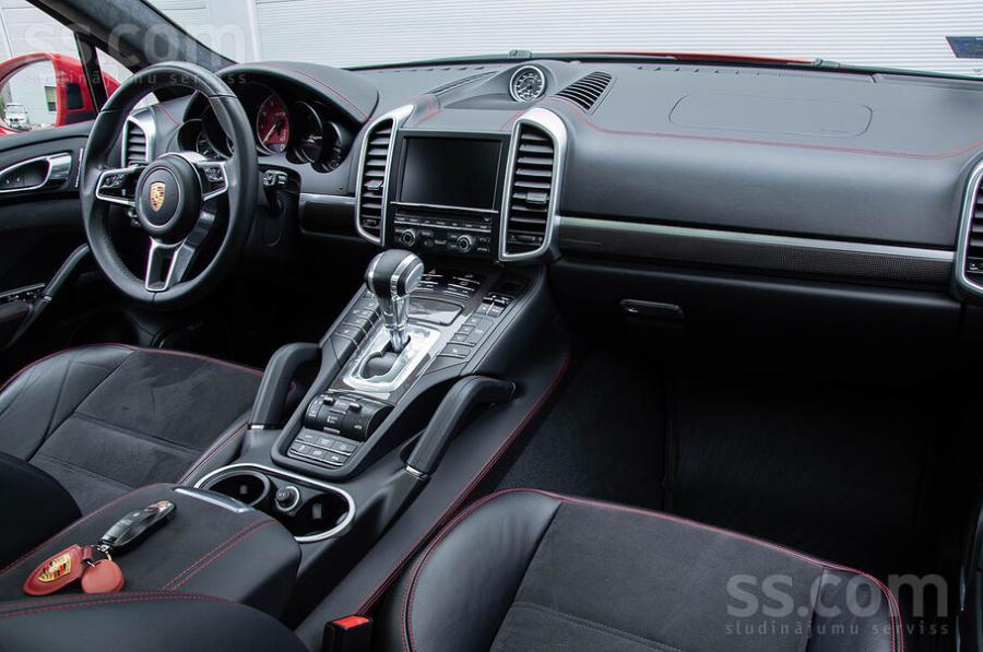 Sarkans Porsche Cayenne 2016 Rīga, ar dzinēja tilpumu 3.60 L un nobraukumu 126 tūkst. km par 39900 €, foto 6 vietnē AUTOMOTO.COM.LV
