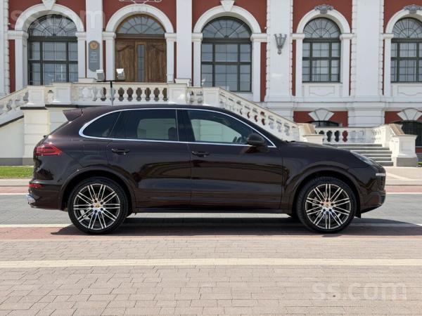 Sarkans Porsche Cayenne 2016 Jelgava, ar dzinēja tilpumu 3.00 L un nobraukumu 224 tūkst. km par 24900 €, foto 3 vietnē AUTOMOTO.COM.LV