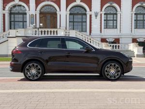 Sarkans Porsche Cayenne 2016 Jelgava, ar dzinēja tilpumu 3.00 L un nobraukumu 224 tūkst. km par 24900 €, foto 4 vietnē AUTOMOTO.COM.LV