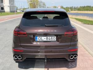 Sarkans Porsche Cayenne 2016 Jelgava, ar dzinēja tilpumu 3.00 L un nobraukumu 224 tūkst. km par 24900 €, foto 5 vietnē AUTOMOTO.COM.LV