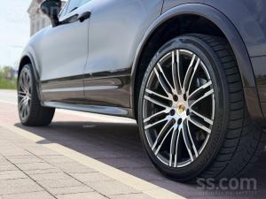 Sarkans Porsche Cayenne 2016 Jelgava, ar dzinēja tilpumu 3.00 L un nobraukumu 224 tūkst. km par 24900 €, foto 15 vietnē AUTOMOTO.COM.LV